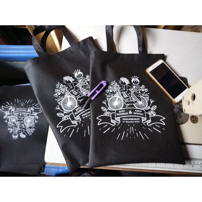 Jual PROMO!! Totebag Custom 25x35 - Tas Spunbond Custom - Tas Wisuda ...