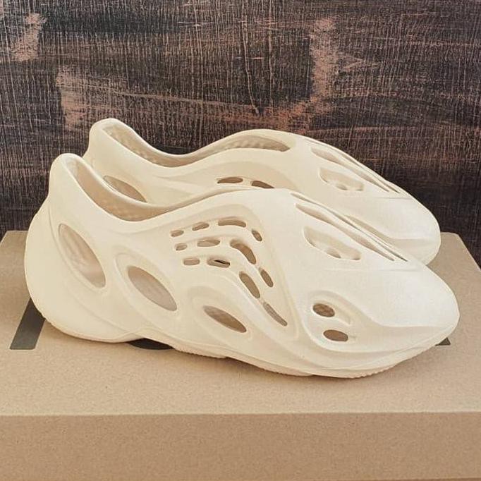 Jual SEPATU ADIDAS YEZZY FOAM RUNNER NUDE SNEAKERS WOMAN PREMIUM ...