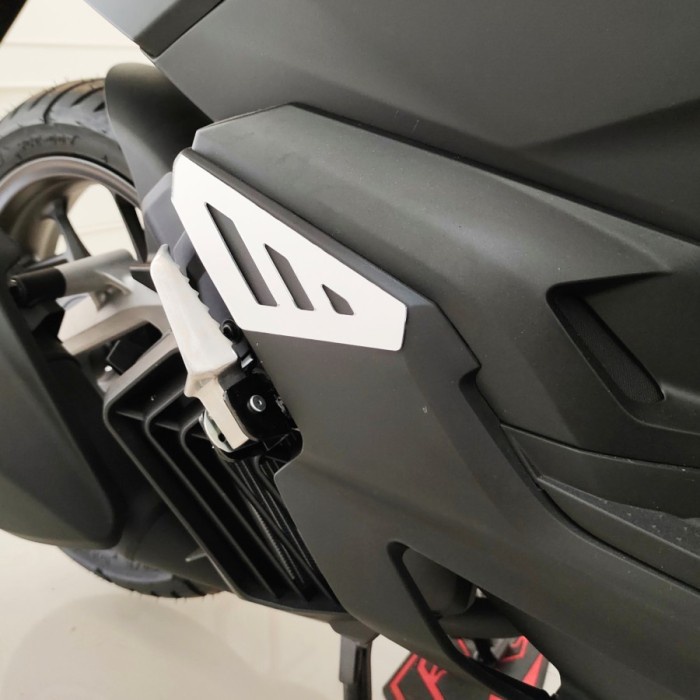 Jual Paket Aksesoris Garnis Body Vario 160 2022 New Garnish Cover Emblem Visor | Shopee Indonesia