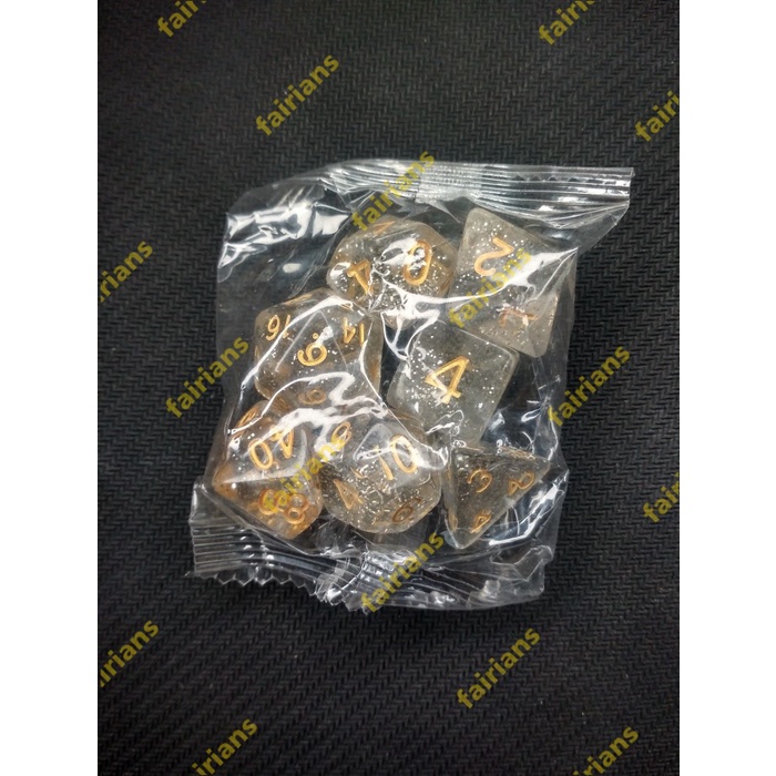 Jual Dadu/Dice DND Polyhedral set isi 7 (Glistening Clear - Gold Text ...