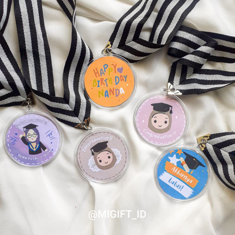 Jual mendali custom kado wisuda Sempro ultah | Shopee Indonesia