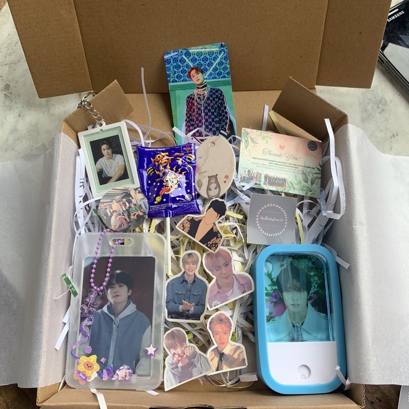 Jual [LANGSUNG KIRIM] HAMPERS GIFT BOX HAND SANITIZER PHOTOCARD HOLDER ...