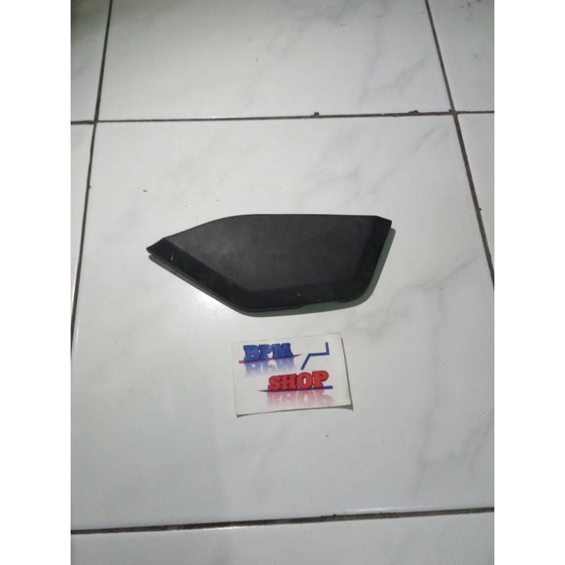 Jual sambungan body kecil kanan Revo Absolute Fit bekas original ...