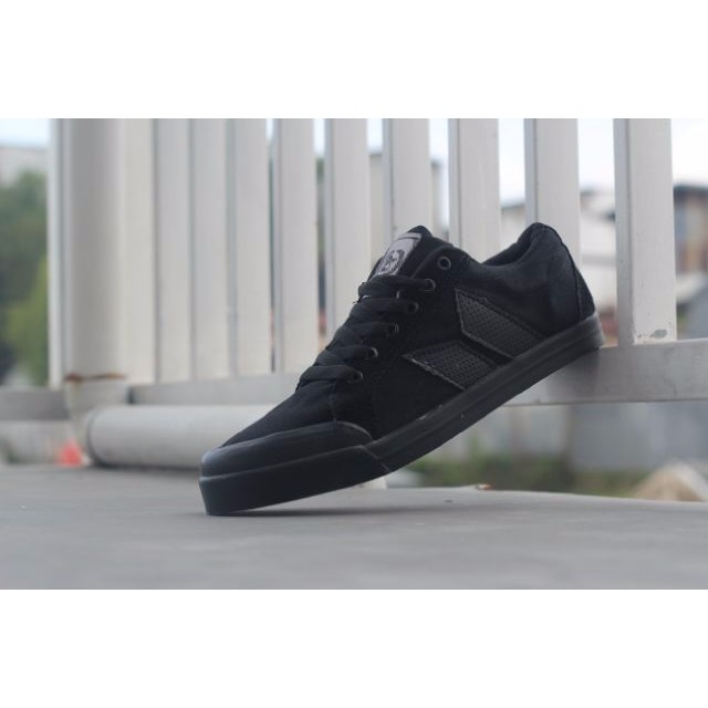 Jual TRENDI !!! sepatu casual macbeth vegan original premium full black ...