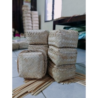 Jual besek bambu 15x15cm besek hampers, tempat kue,jajanan,dll | Shopee ...
