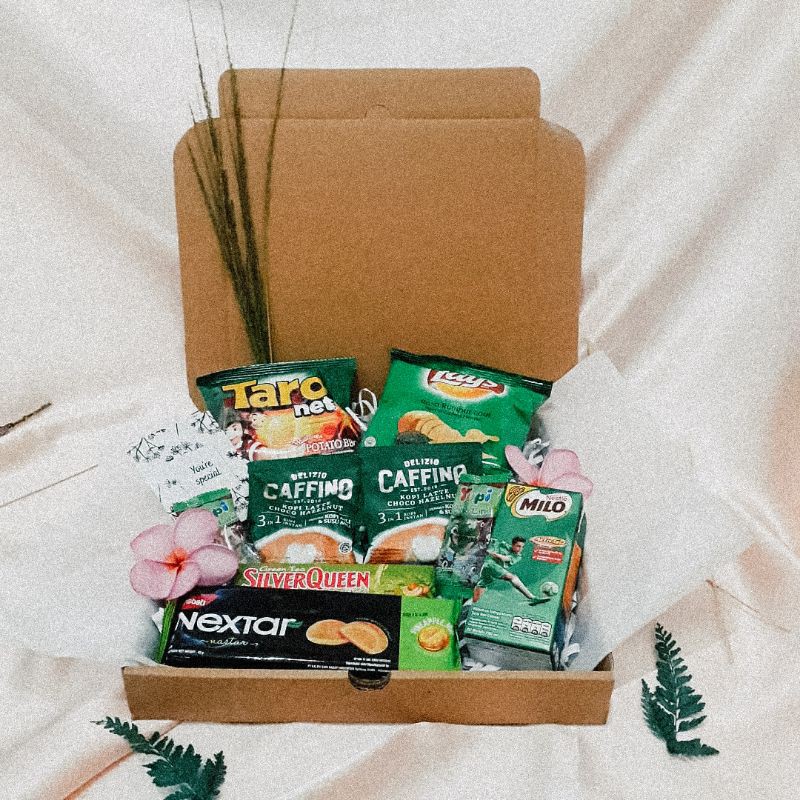 Jual snack box / hampers / SNACKBOX HEMAT 15K-50K / FREE POLAROID / GIFTBOX | Shopee Indonesia