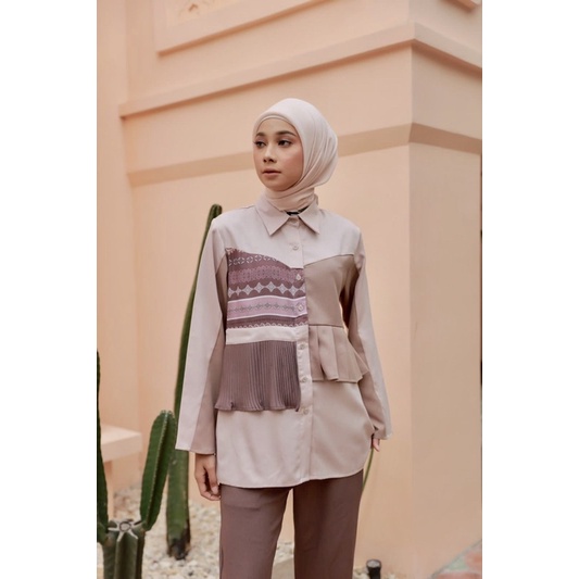 Jual Pakaian blouse kerja wanita AREZ BEIGE TOP (LIGHT & DARK) by DYA ...
