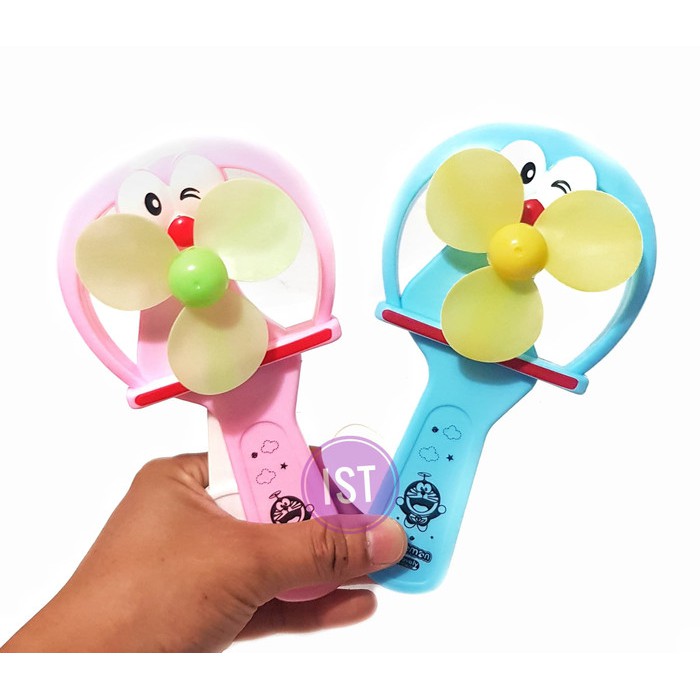 Jual KIPAS ANGIN TANGAN TANPA BATERAI KARAKTER DORAEMON | Shopee Indonesia