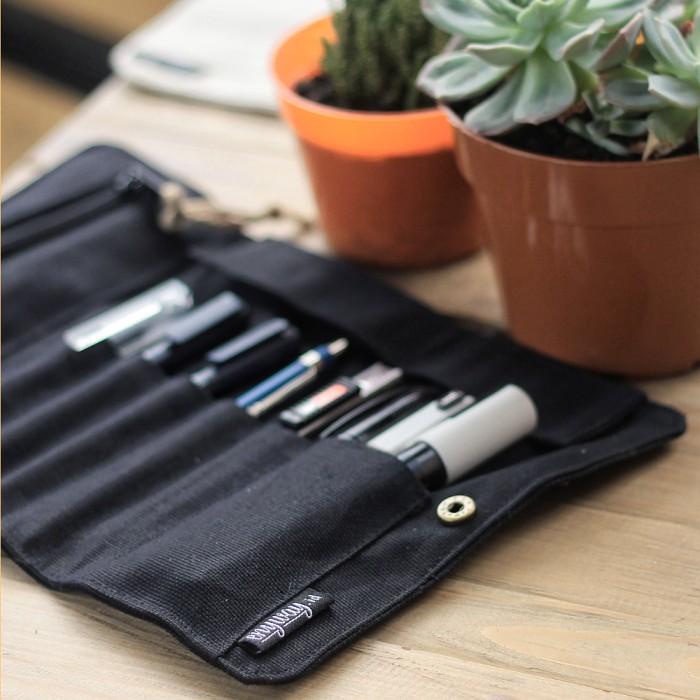Jual Pensil Case Roll Up Pencil Case Black Edition | Shopee Indonesia