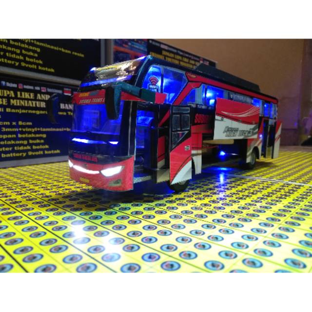 Jual Miniatur bis sudiro tungga jaya new jetbus 3+ merah | Shopee Indonesia