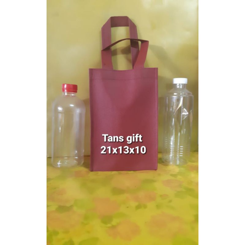 Jual Goody bag spunbond ukuran botol warna merah marun T.21 CM | Shopee ...