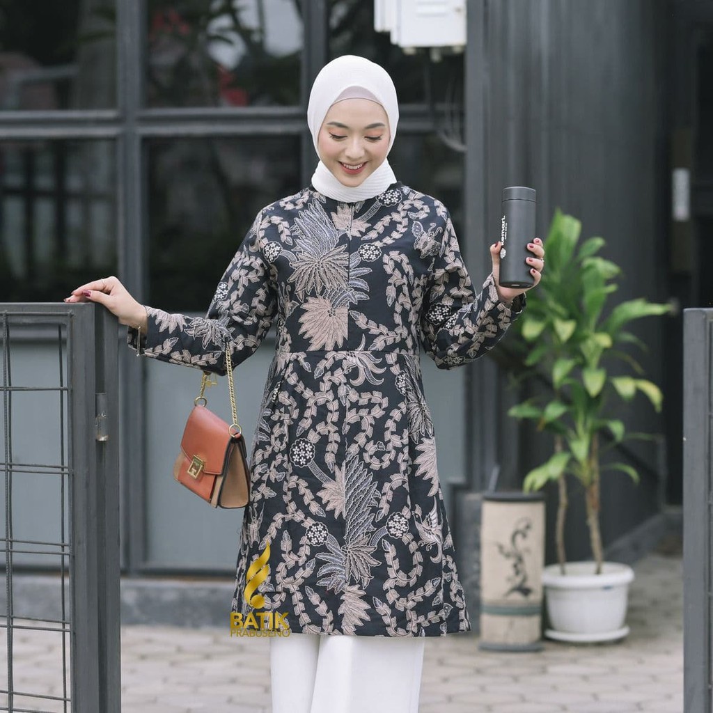 Model Baju Batik Wanita Muslim Modern