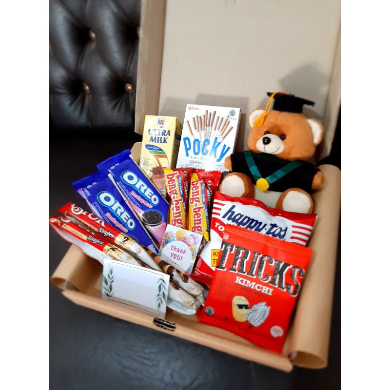 Jual SNACK BOX WISUDA SNACK BOX BONEKA WISUDA | Shopee Indonesia