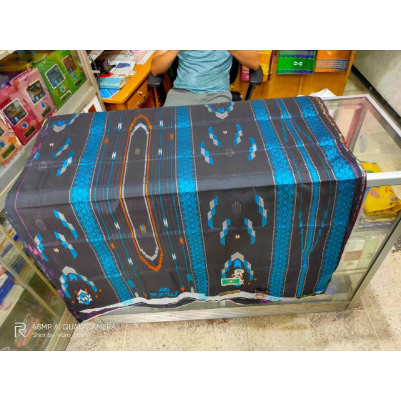 Jual Sarung Tenun Sutra Raja Mulia 420 exclusiv stara tamer lamiri ...