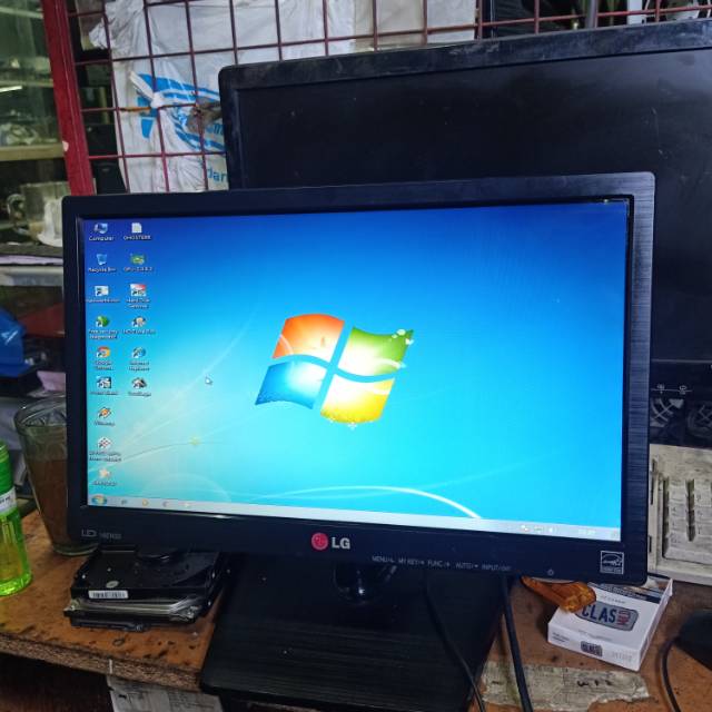 Jual Monitor LED merk LG 16inch wide | Shopee Indonesia