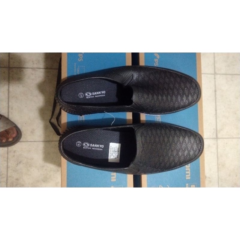 Jual sapatu bahan karet sankyo | Shopee Indonesia
