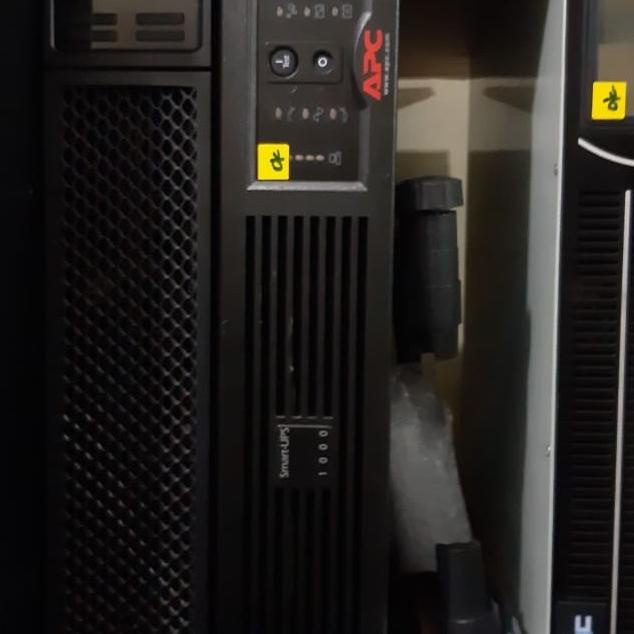 Jual UPS APC Smart UPS SUA1000 VA 670Watt laze71 Juara | Shopee Indonesia