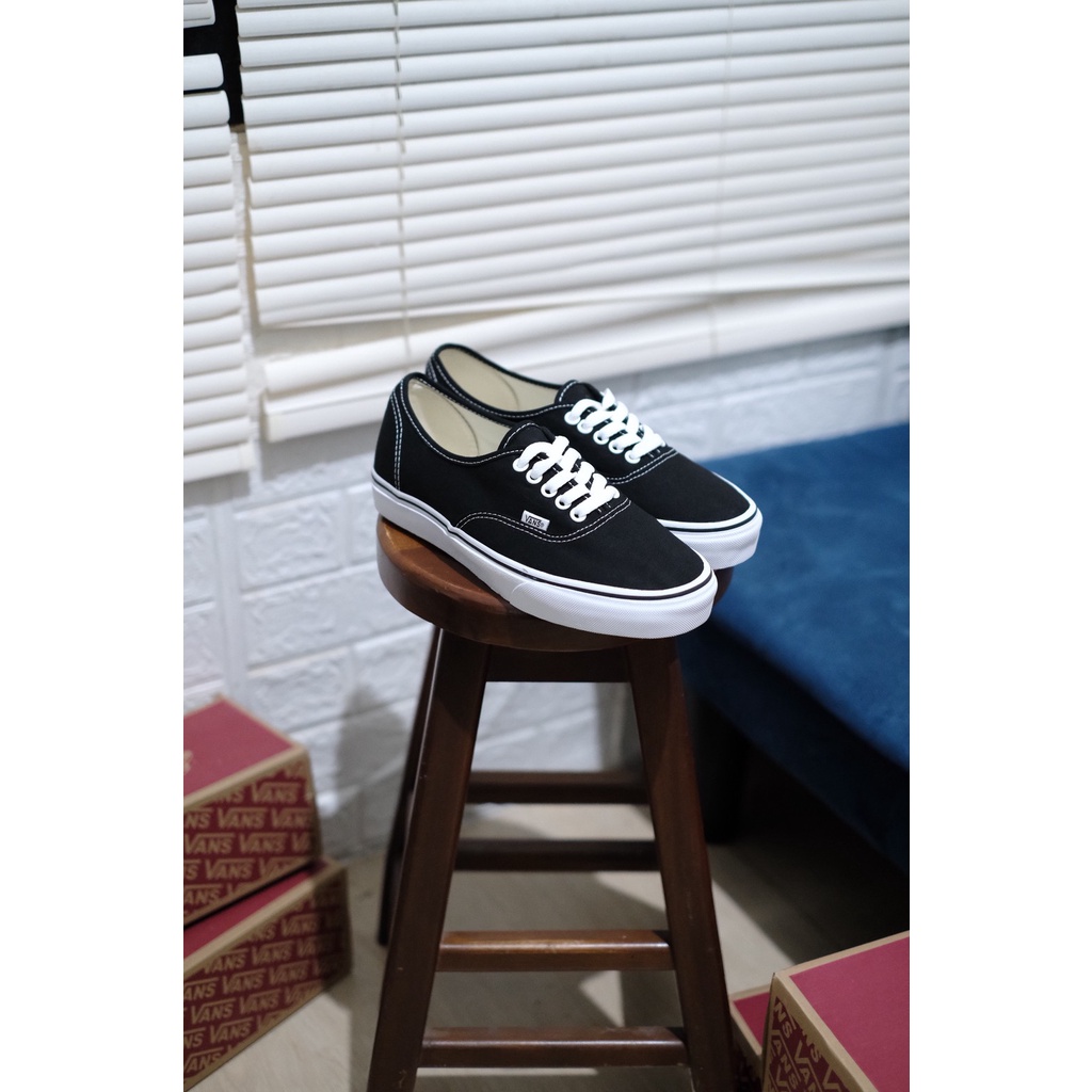 Jual VANS AUTHENTIC BLACK/WHITE CLASSIC (ORIGINAL 100%) | Shopee Indonesia