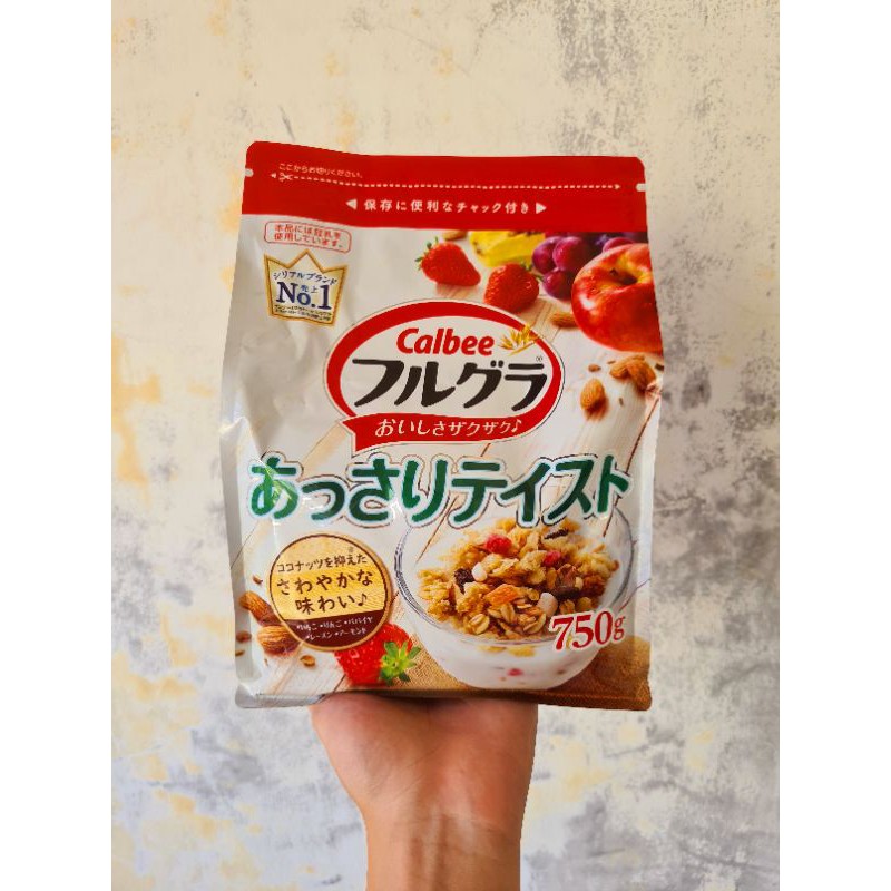 Jual CALBEE Strawberry Almond Granola Light Taste 750 Gram (Made in ...