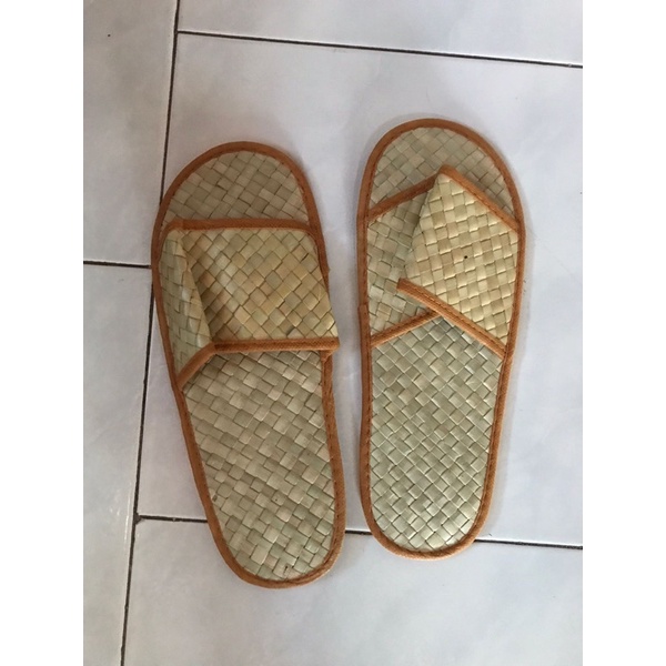 Jual Slipper Anyaman / sandal anyaman / alas kaki 50 pasang | Shopee ...
