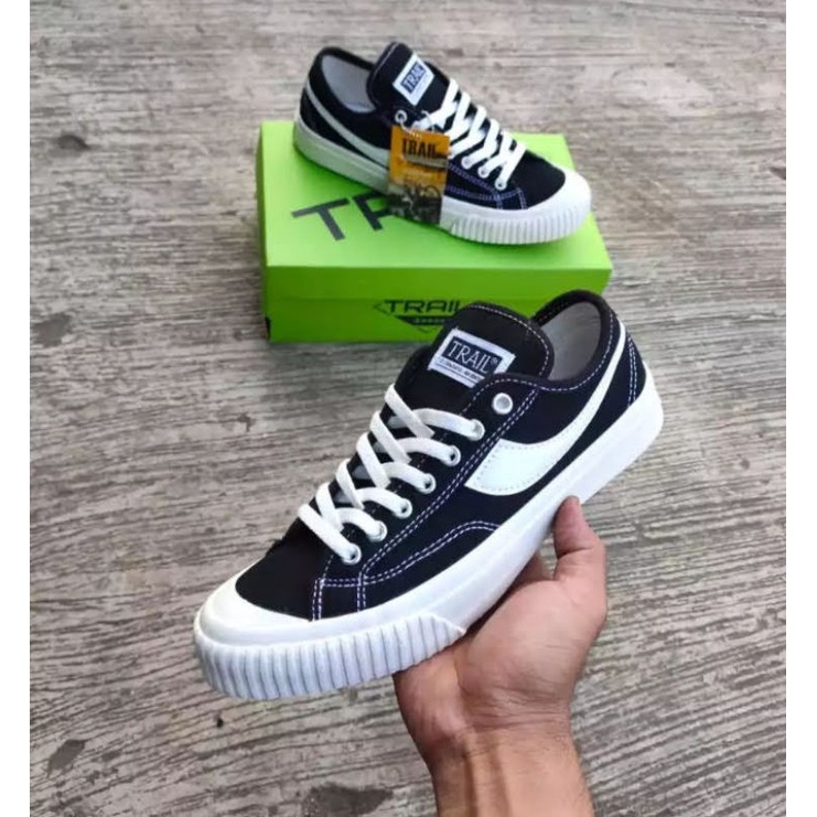 Jual SEPATU SNEAKERS COMPAS LOW TRAIL ORIGINAL BLACK WHITE PRIA/WANITA ...
