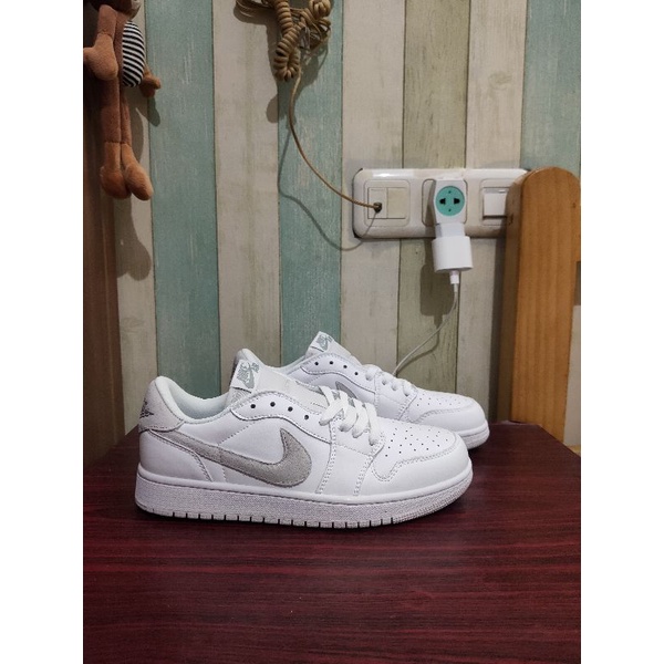 Jual Nike Air Jordan 1 Low Neutral Grey Mirror Quality | Shopee Indonesia