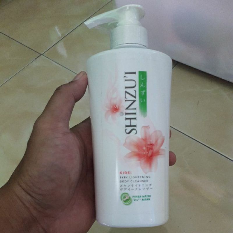 Jual Shinzui Kirei skin lightening body cleanser sabun mandi cair botol ...