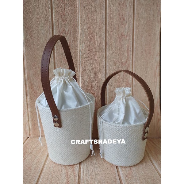 Jual TAS EMBER ANYAM PANDAN PARCEL SOUVENIR GAGANG SATU TUTUP SERUT ...