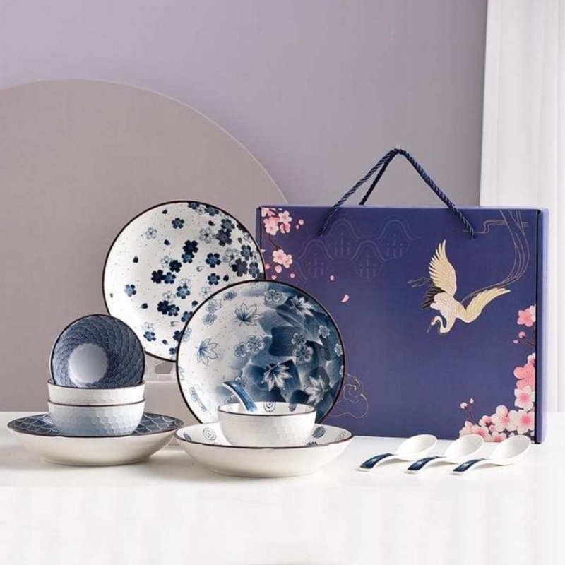 Jual Hampers piring mangkok set Family / Japanese themes/ set Piring ...