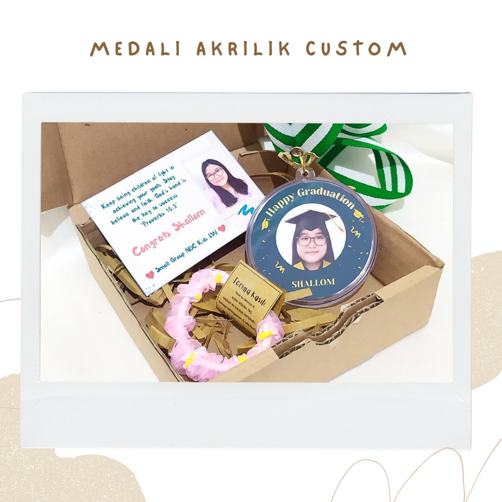 Jual Medali Wisuda Kelulusan Akrilik Custom | Shopee Indonesia