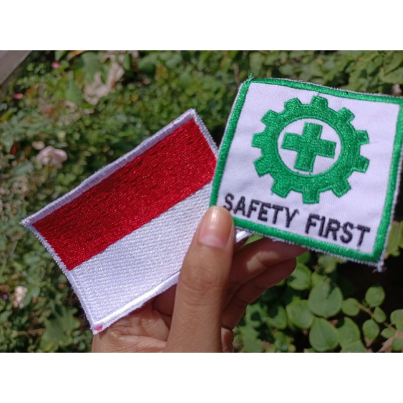 Jual Bed Logo Bendera merah putih dan Safety first | Shopee Indonesia