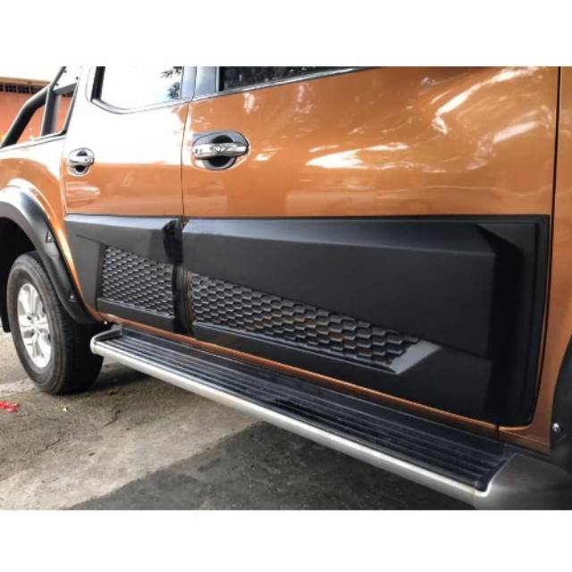 Jual side body cladding Nissan Navara np300 2015 - 2019 | Shopee Indonesia