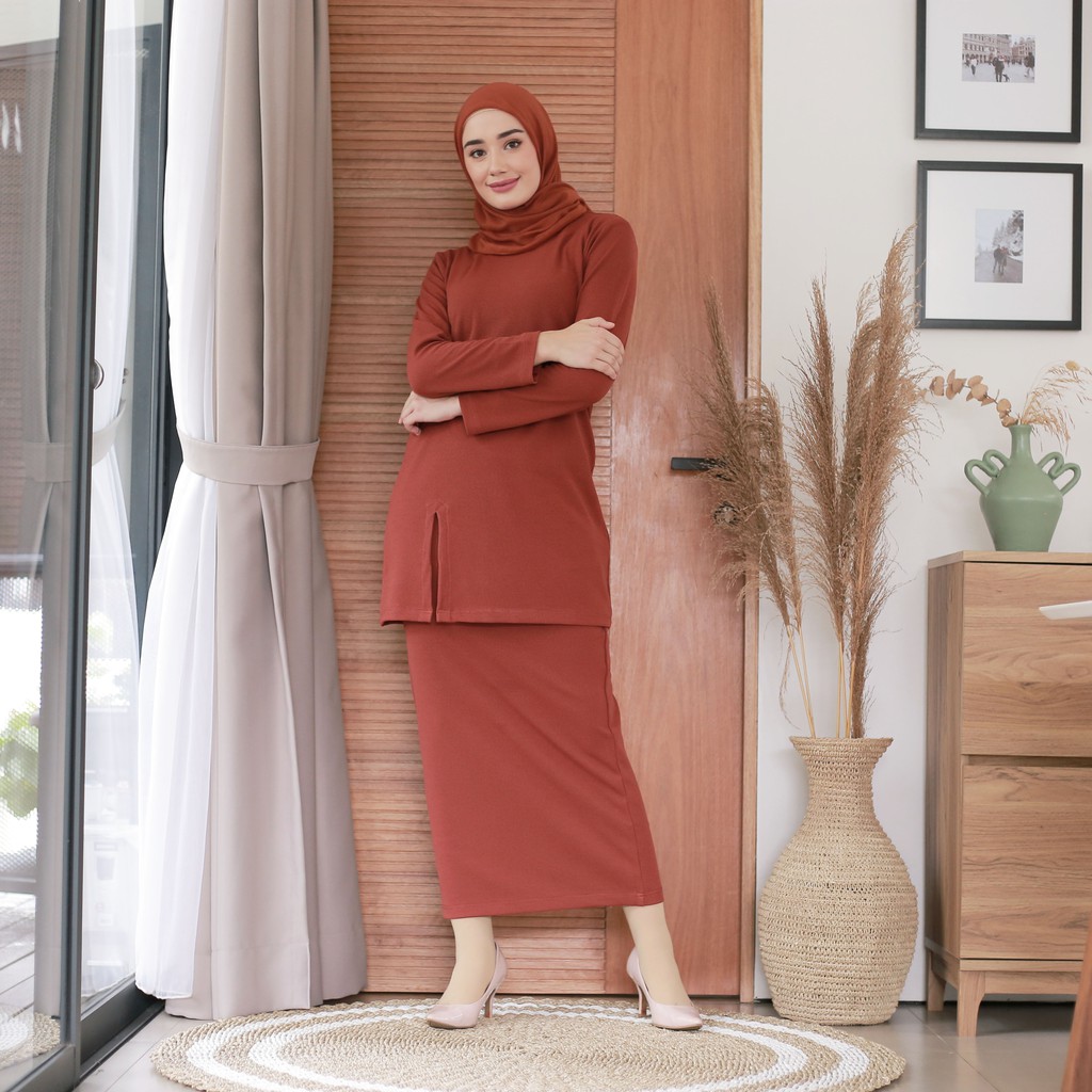 Jual Hannah Baker Set --- Warna Baked Clay 1 set rok dan atasan | Shopee Indonesia