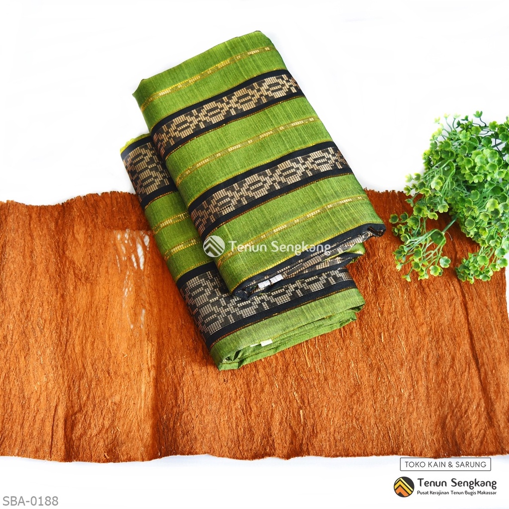 Jual Sarung Bugis Sutra Makassar Tenun Asli Hijau Krem Hitam - Athirah ...
