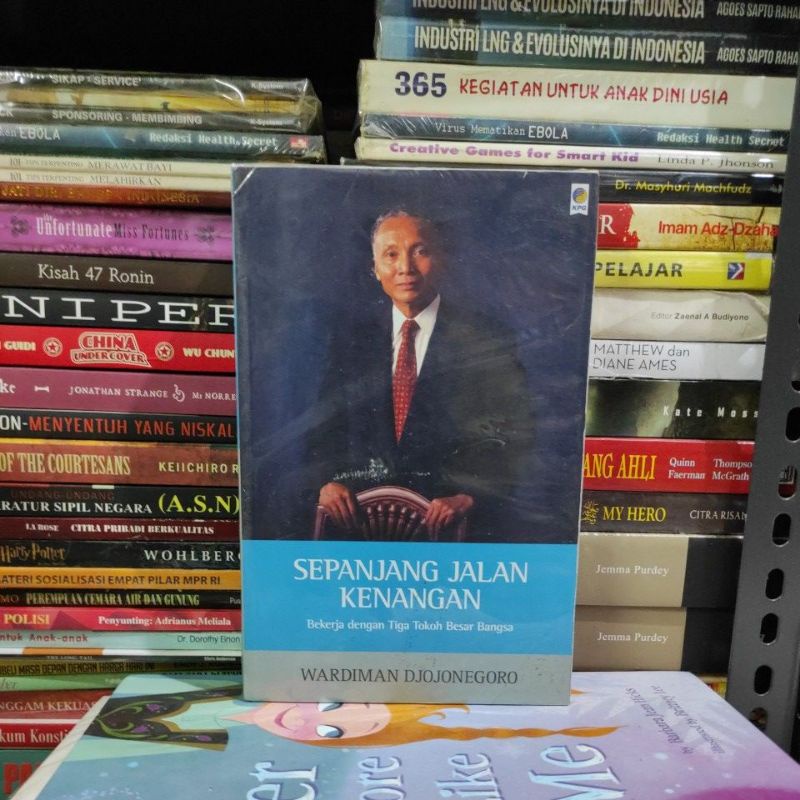 Jual BUKU ORIGINAL SEPANJANG JALAN KENANGAN WARDIMAN DJOJONEGORO | Shopee Indonesia
