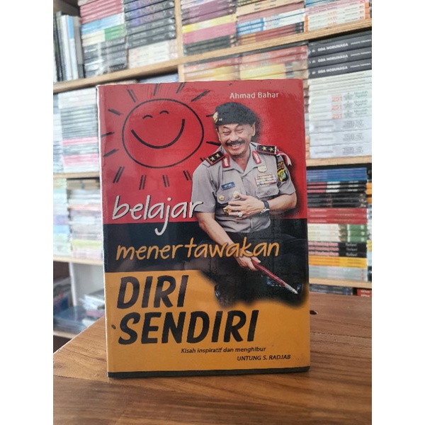 Jual Buku | Novel | Belajar menertawakan diri sendiri - kisah ...
