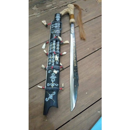 Jual Mandau Beraneka Ragam Motif Golok Parang Senjata Dayak Pusaka Khas ...