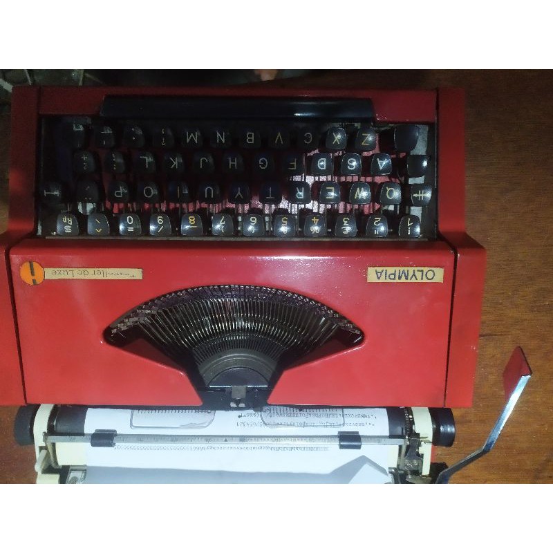 Jual mesin ketik tik manual olimpia merah koper dan pita | Shopee Indonesia