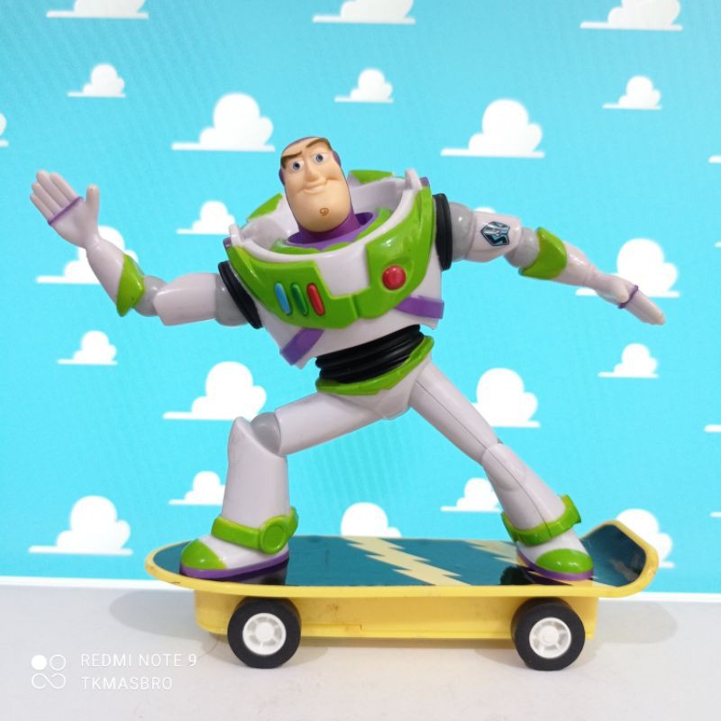 Jual Pajangan Action Figure Toy Story Buzz Lightyear Skate Board ...