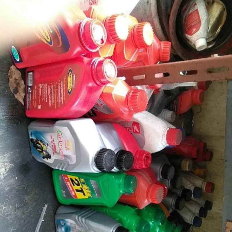 Jual oli mesin bekas pakai isi 800ml | Shopee Indonesia