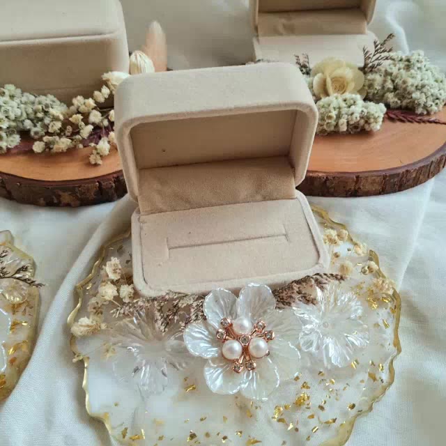 Jual SERUNI Resin Ring Box / Kotak Cincin Bludru / Velvet Ring Box ...