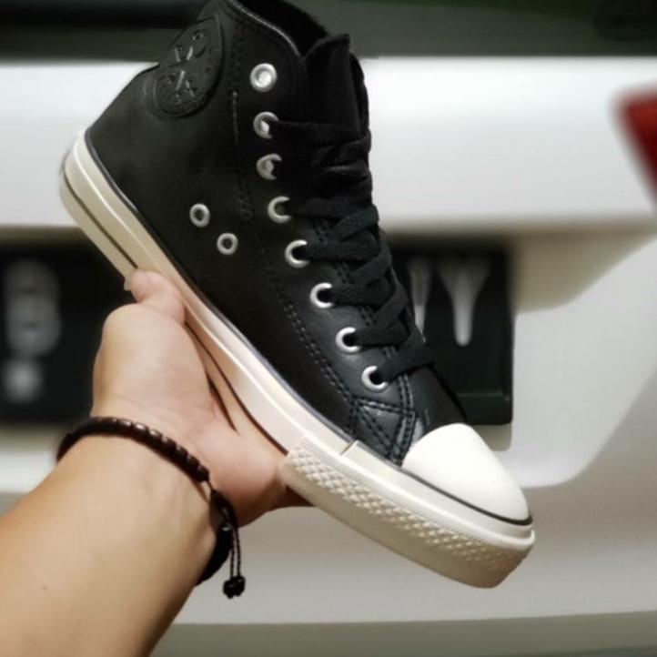 Jual Terbaru! Sepatu Sneakers Converse Kulit High / Converse Suede ...