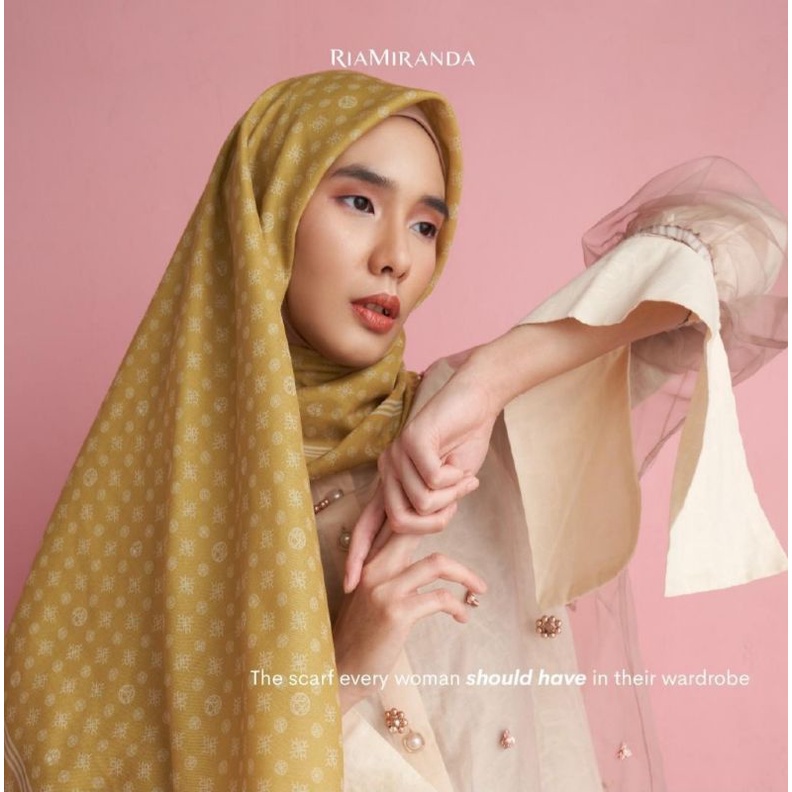Jual Ria Miranda Nara Monogram Scarf (Palm Mustard) | Shopee Indonesia