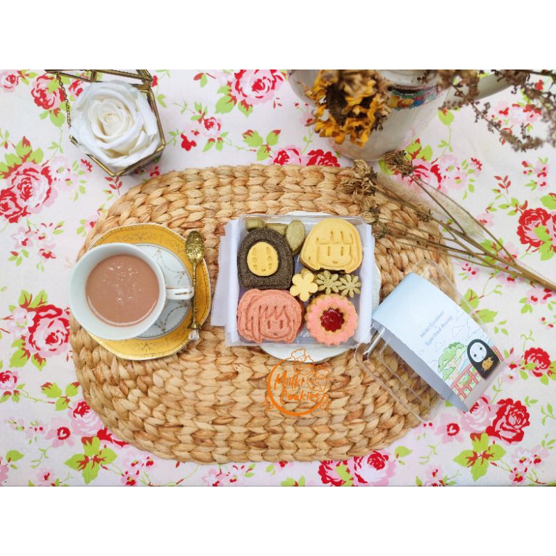 Jual Cookies Box Ghibli Spirited Away | Shopee Indonesia