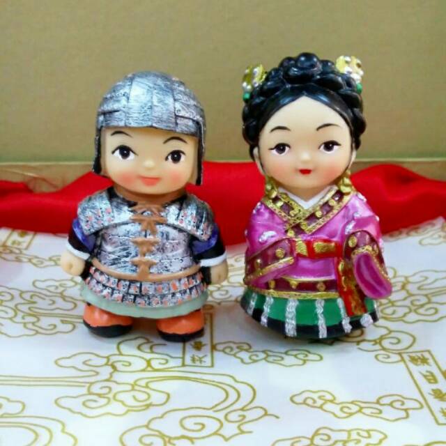 Jual Boneka pasangan korea /souvenir korea /boneka mini /pajangan mobil ...