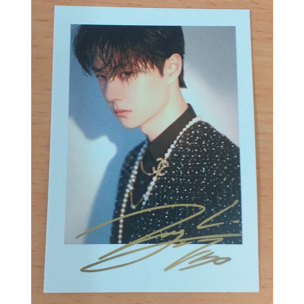 Jual WANG YIBO Signature Photocard (Import Quality) | Shopee Indonesia