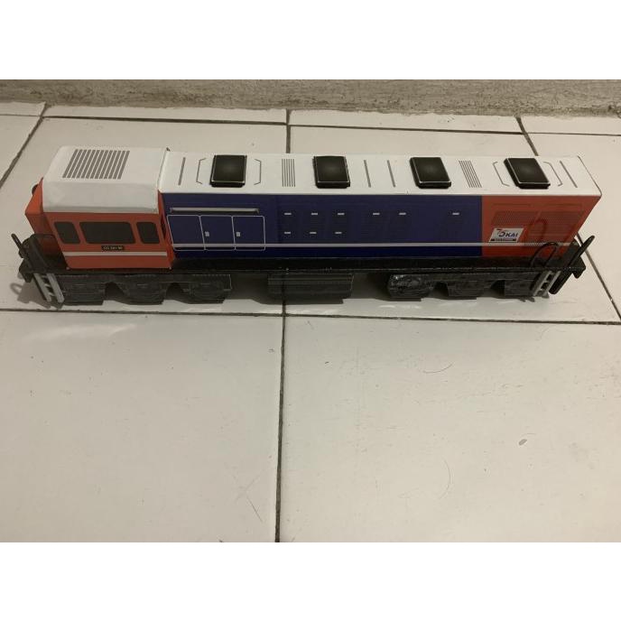 Jual Miniatur lokomotif cc 201 merah | Shopee Indonesia