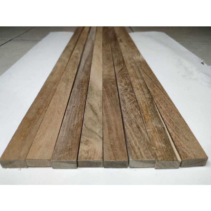 Jual Kayu Jati halus 2,5cm x 1cm x 1Meter stick lis panjang | Shopee ...