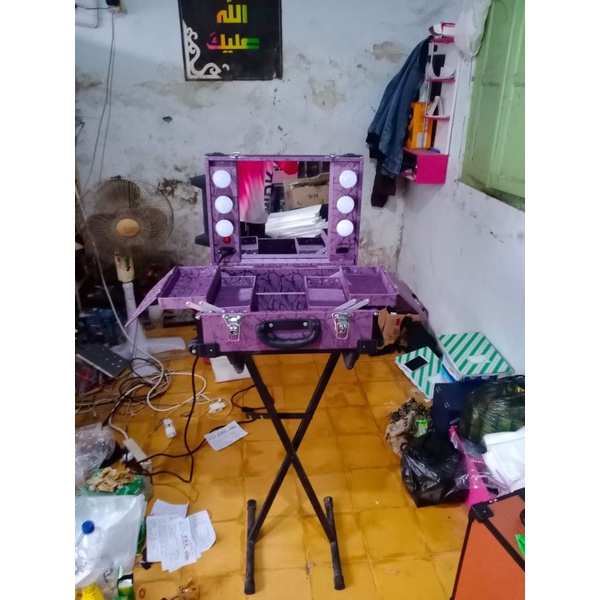 Jual BEAUTYCASE/KOPER MAKEUP MINI 6 LAMPU FREE KAKI STAND | Shopee ...