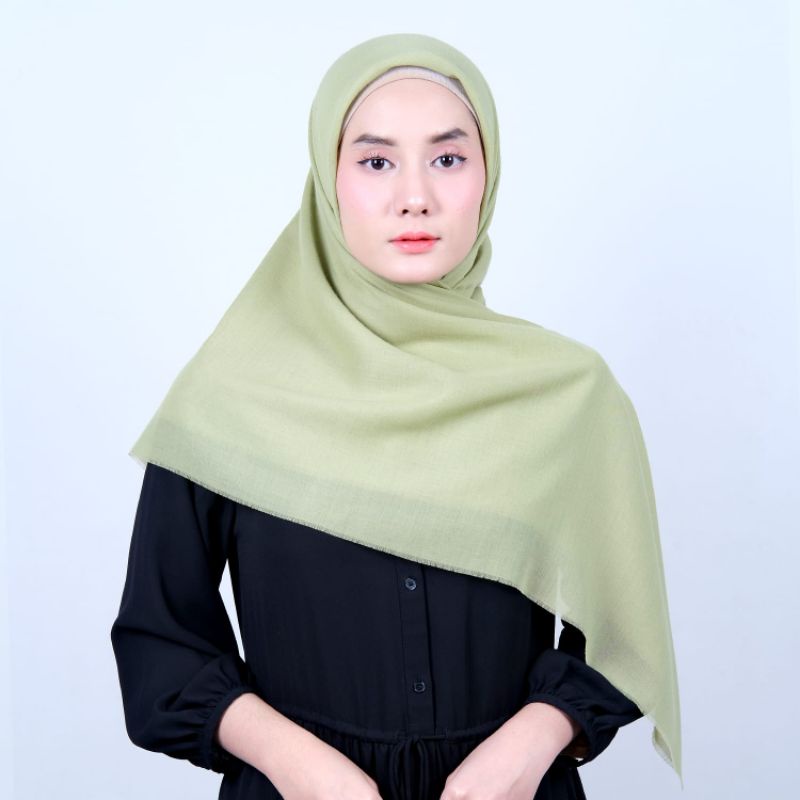 Jual Hijab Saudia Rawis Segi Empat Premium Hijau Semen ( Sage Green ) - Jilbab Kerudung Polos ...